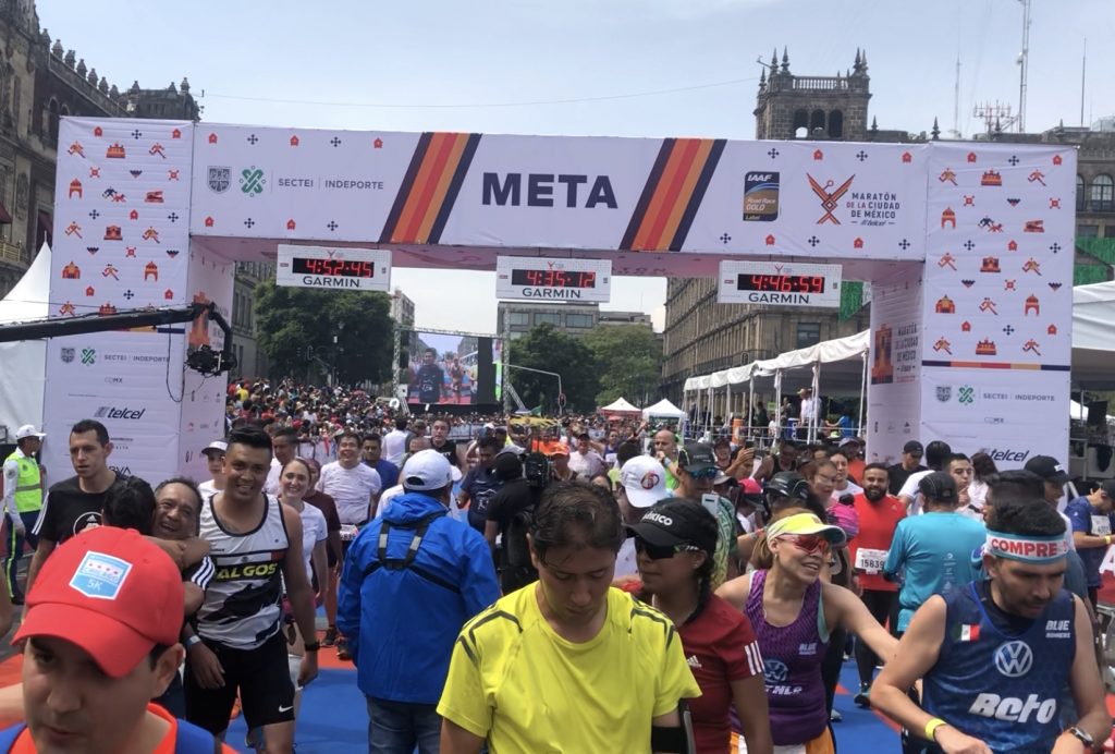 Video de la meta del Maratón de la Ciudad de México 2019 - RunMX
