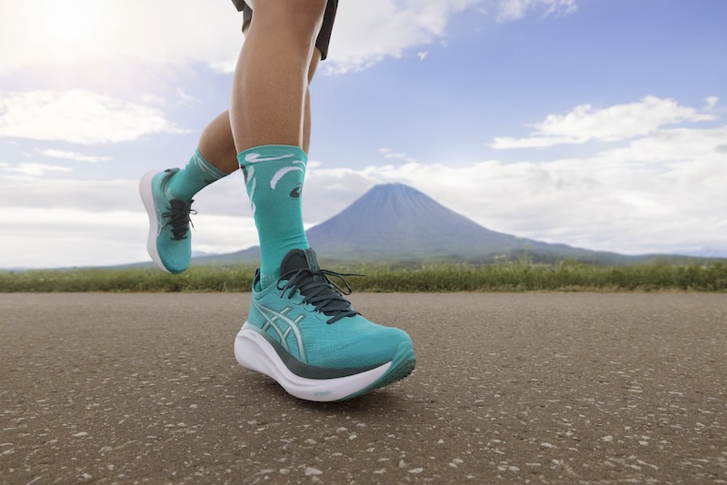 ASICS lanza el Nimbus 27 - RunMX